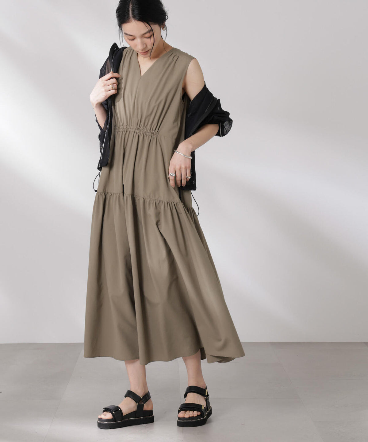 MINOTECH(R) Vネック ギャザーティアード ワンピース